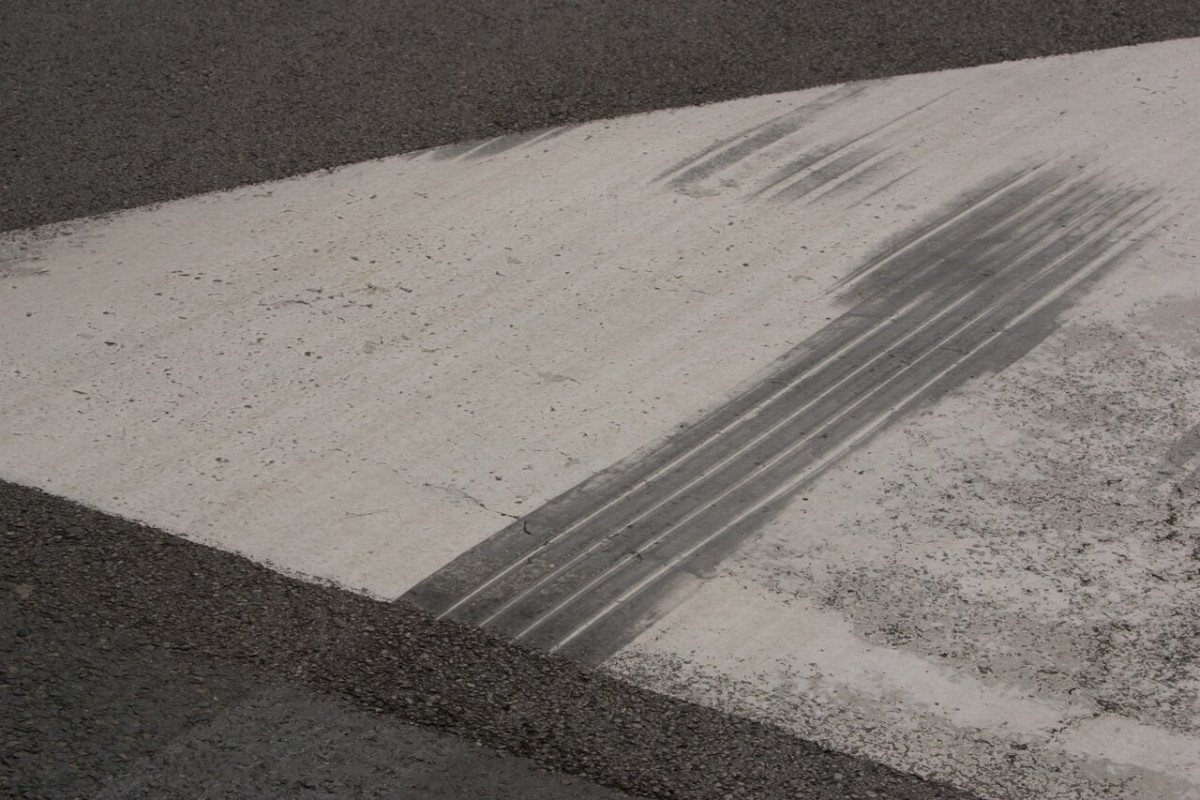 How to Remove Tire Marks From Concrete » Remove Any Stains